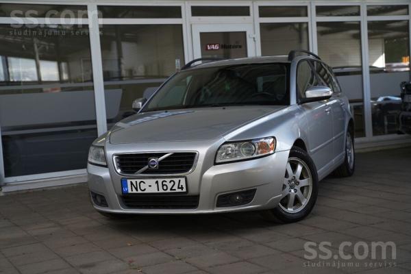 Volvo V50 2008 Rīga vietnē Pelēks Volvo V50 2008 Rīga, ar dzinēja tilpumu 2.00 L un nobraukumu 236 tūkst. km par 3200 €, foto 1 vietnē AUTOMOTO.COM.LV
