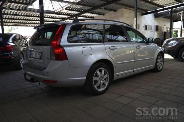 Volvo V50 2008 Rīga vietnē Pelēks Volvo V50 2008 Rīga, ar dzinēja tilpumu 2.00 L un nobraukumu 236 tūkst. km par 3200 €, foto 5 vietnē AUTOMOTO.COM.LV