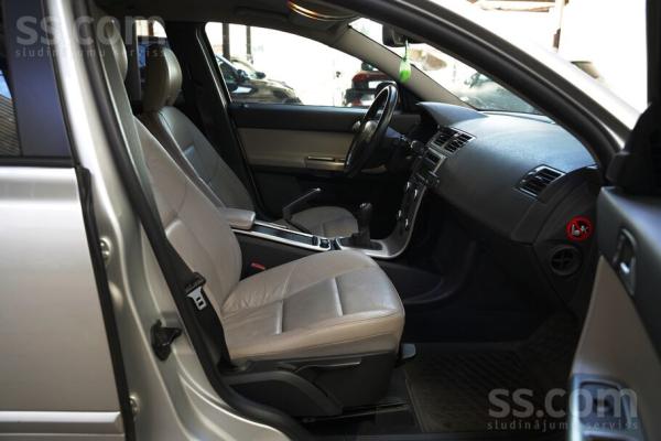 Volvo V50 2008 Rīga vietnē Pelēks Volvo V50 2008 Rīga, ar dzinēja tilpumu 2.00 L un nobraukumu 236 tūkst. km par 3200 €, foto 11 vietnē AUTOMOTO.COM.LV