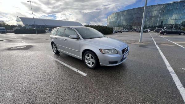 Pelēks Volvo V50 2008 Šauļi, ar dzinēja tilpumu 2.00 L un nobraukumu 258 tūkst. km par 2000 €, foto 1 vietnē AUTOMOTO.COM.LV
