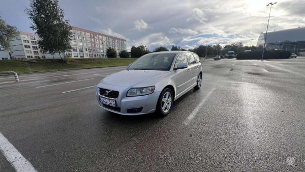 Pelēks Volvo V50 2008 Šauļi, ar dzinēja tilpumu 2.00 L un nobraukumu 258 tūkst. km par 2000 €, foto 4 vietnē AUTOMOTO.COM.LV