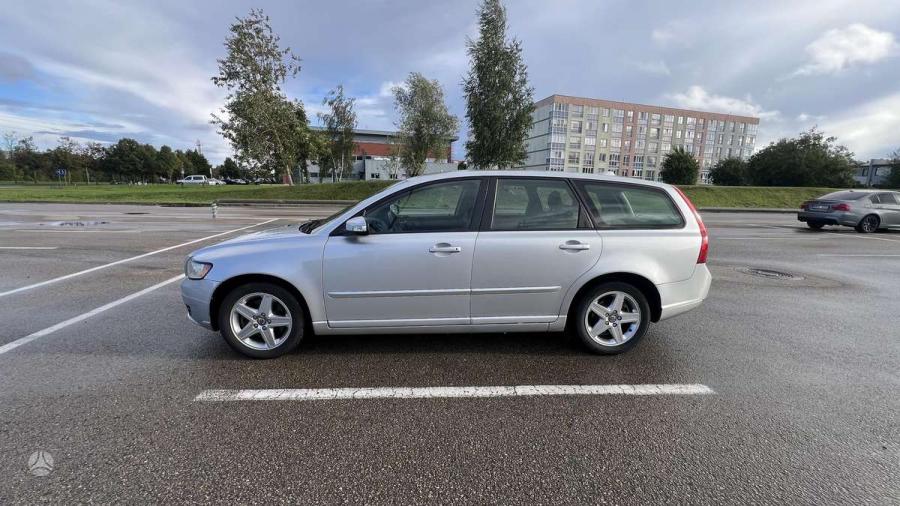Pelēks Volvo V50 2008 Šauļi, ar dzinēja tilpumu 2.00 L un nobraukumu 258 tūkst. km par 2000 €, foto 5 vietnē AUTOMOTO.COM.LV
