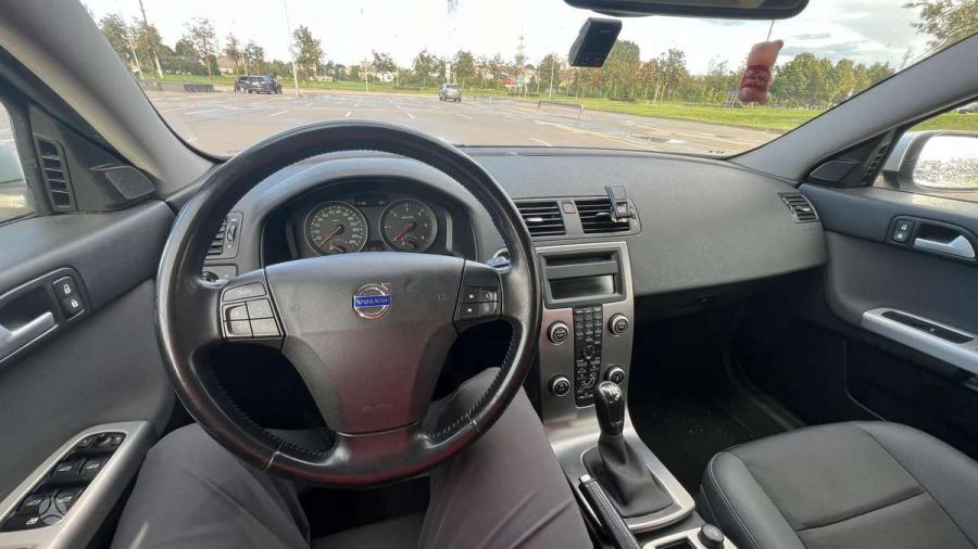 Pelēks Volvo V50 2008 Šauļi, ar dzinēja tilpumu 2.00 L un nobraukumu 258 tūkst. km par 2000 €, foto 14 vietnē AUTOMOTO.COM.LV