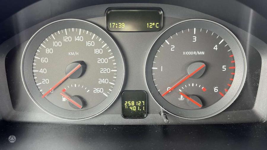 Pelēks Volvo V50 2008 Šauļi, ar dzinēja tilpumu 2.00 L un nobraukumu 258 tūkst. km par 2000 €, foto 15 vietnē AUTOMOTO.COM.LV
