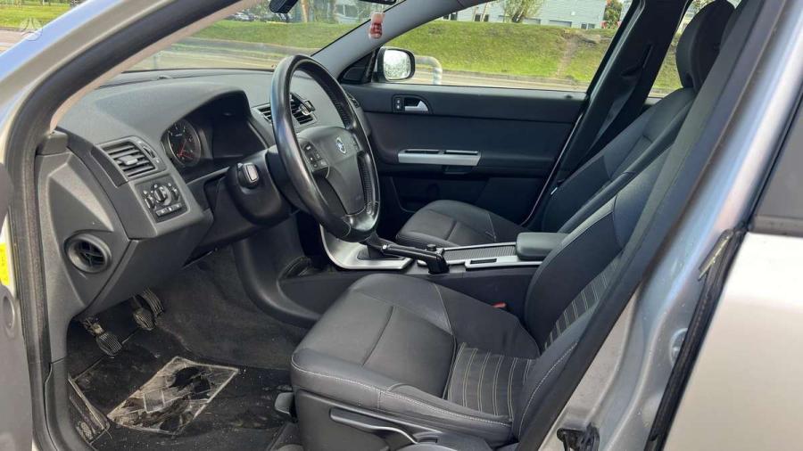 Pelēks Volvo V50 2008 Šauļi, ar dzinēja tilpumu 2.00 L un nobraukumu 258 tūkst. km par 2000 €, foto 16 vietnē AUTOMOTO.COM.LV