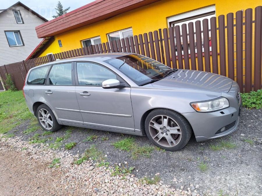 Pelēks Volvo V50 2008 Rīga, ar dzinēja tilpumu 2.40 L un nobraukumu 371 tūkst. km par 2650 €, foto 3 vietnē AUTOMOTO.COM.LV