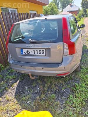 Pelēks Volvo V50 2008 Rīga, ar dzinēja tilpumu 2.40 L un nobraukumu 371 tūkst. km par 2650 €, foto 5 vietnē AUTOMOTO.COM.LV
