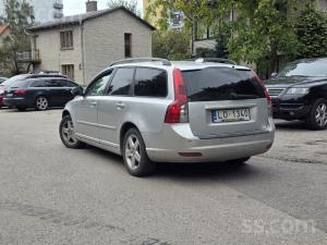 Pelēks Volvo V50 2008 Rīga, ar dzinēja tilpumu 1.60 L un nobraukumu 386 tūkst. km par 1250 €, foto 5 vietnē AUTOMOTO.COM.LV