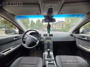 Pelēks Volvo V50 2008 Rīga, ar dzinēja tilpumu 1.60 L un nobraukumu 386 tūkst. km par 1250 €, foto 7 vietnē AUTOMOTO.COM.LV