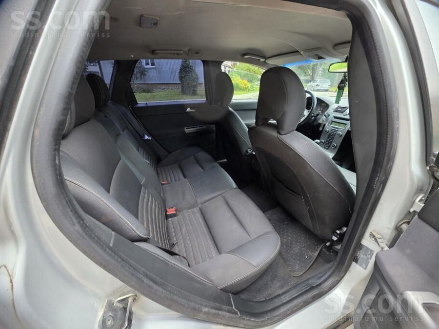 Pelēks Volvo V50 2008 Rīga, ar dzinēja tilpumu 1.60 L un nobraukumu 386 tūkst. km par 1250 €, foto 9 vietnē AUTOMOTO.COM.LV