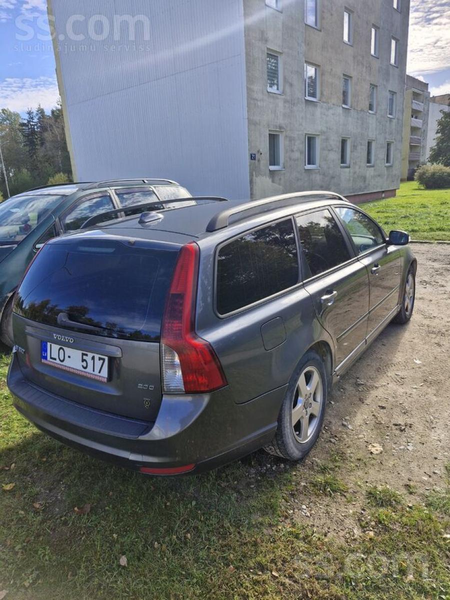 Pelēks Volvo V50 2008 Saldus, ar dzinēja tilpumu 2.00 L un nobraukumu 444 tūkst. km par 1200 €, foto 3 vietnē AUTOMOTO.COM.LV
