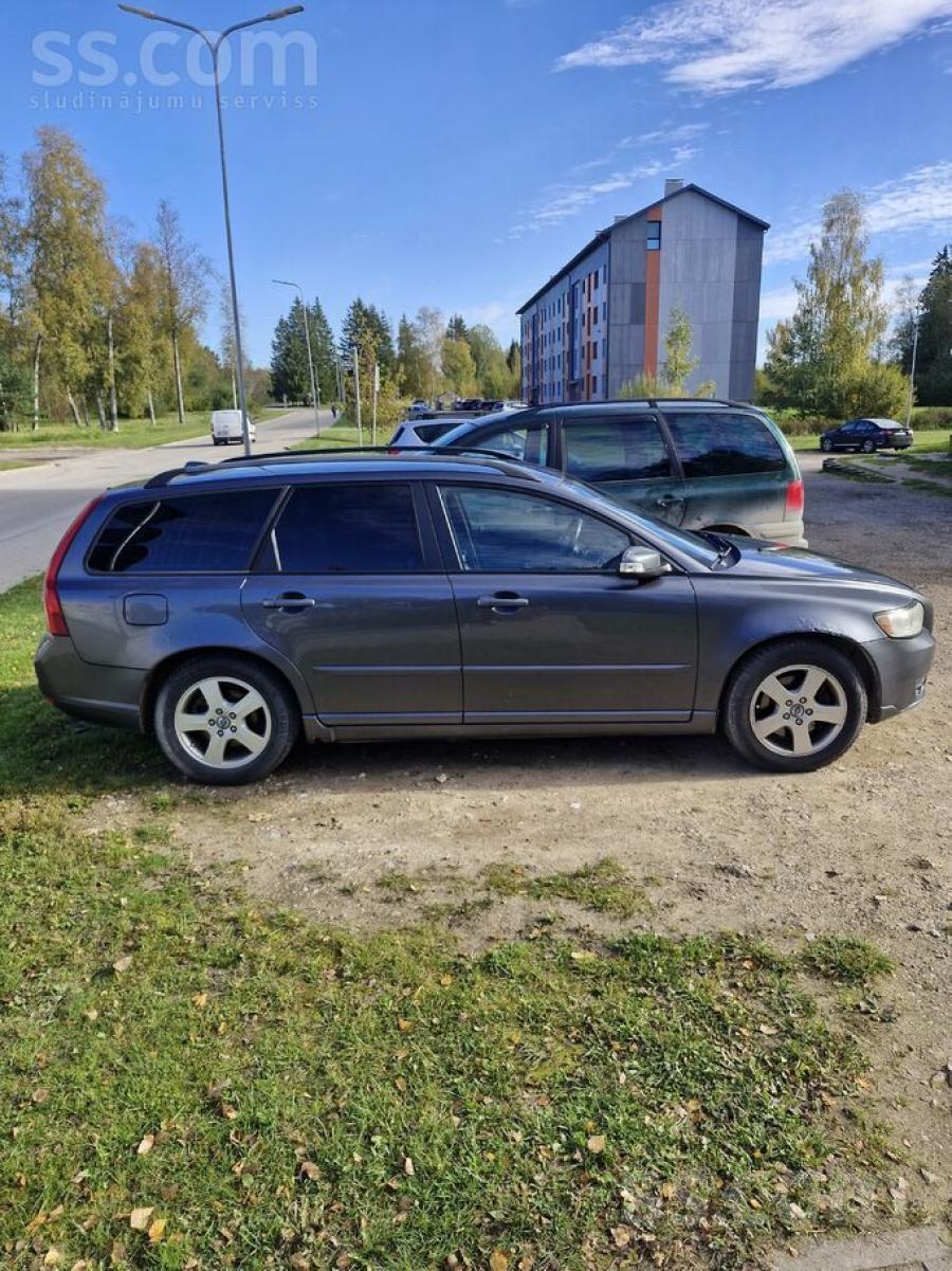 Pelēks Volvo V50 2008 Saldus, ar dzinēja tilpumu 2.00 L un nobraukumu 444 tūkst. km par 1200 €, foto 4 vietnē AUTOMOTO.COM.LV