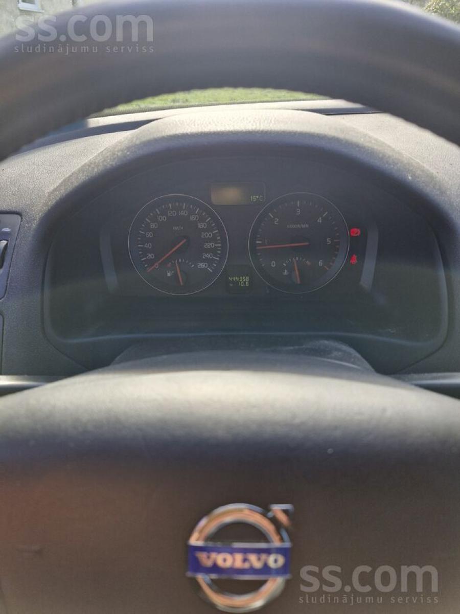 Pelēks Volvo V50 2008 Saldus, ar dzinēja tilpumu 2.00 L un nobraukumu 444 tūkst. km par 1200 €, foto 5 vietnē AUTOMOTO.COM.LV