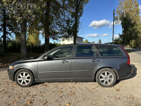 Grey Volvo V50 2008 in Riga, with an engine capacity of 2.00 L and mileage of 284 thousand km for 2590 €, photo 3 on AUTOMOTO.COM.LV