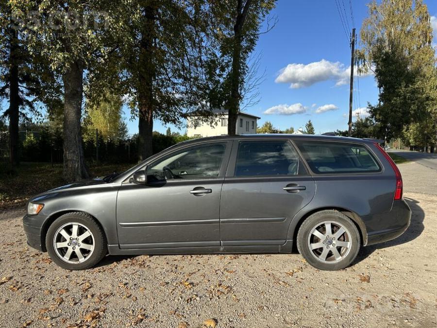 Pelēks Volvo V50 2008 Rīga, ar dzinēja tilpumu 2.00 L un nobraukumu 284 tūkst. km par 2590 €, foto 3 vietnē AUTOMOTO.COM.LV