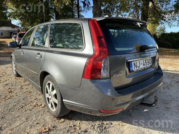 Grey Volvo V50 2008 in Riga, with an engine capacity of 2.00 L and mileage of 284 thousand km for 2590 €, photo 4 on AUTOMOTO.COM.LV
