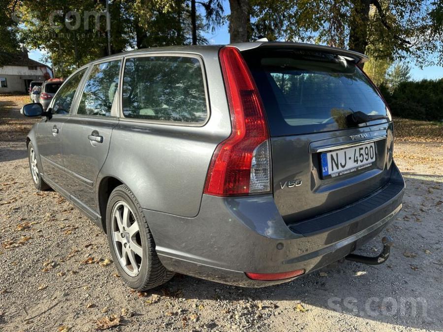 Pelēks Volvo V50 2008 Rīga, ar dzinēja tilpumu 2.00 L un nobraukumu 284 tūkst. km par 2590 €, foto 4 vietnē AUTOMOTO.COM.LV
