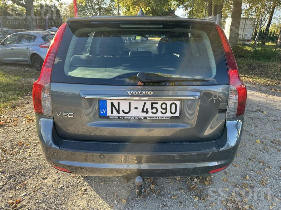 Pelēks Volvo V50 2008 Rīga, ar dzinēja tilpumu 2.00 L un nobraukumu 284 tūkst. km par 2590 €, foto 5 vietnē AUTOMOTO.COM.LV
