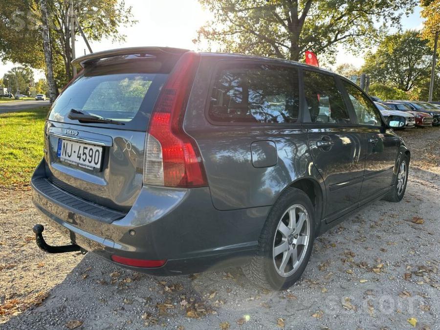 Pelēks Volvo V50 2008 Rīga, ar dzinēja tilpumu 2.00 L un nobraukumu 284 tūkst. km par 2590 €, foto 6 vietnē AUTOMOTO.COM.LV
