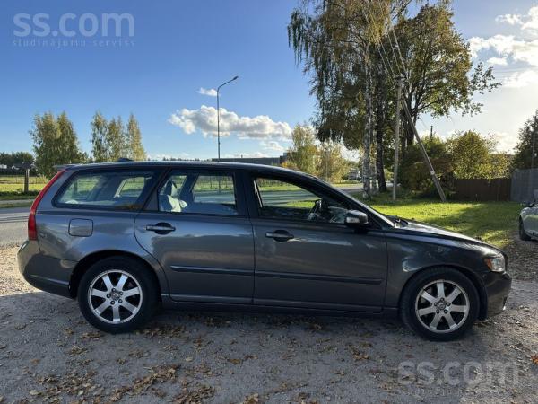Grey Volvo V50 2008 in Riga, with an engine capacity of 2.00 L and mileage of 284 thousand km for 2590 €, photo 7 on AUTOMOTO.COM.LV