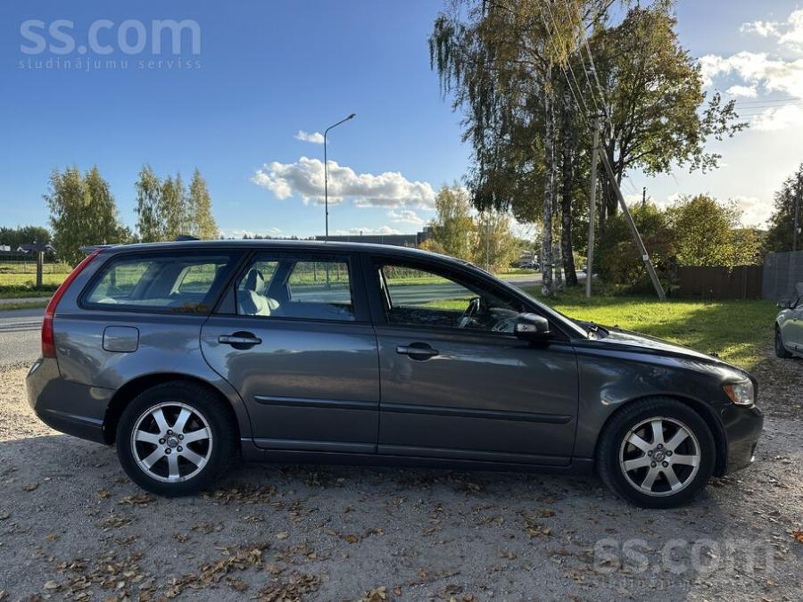 Pelēks Volvo V50 2008 Rīga, ar dzinēja tilpumu 2.00 L un nobraukumu 284 tūkst. km par 2590 €, foto 7 vietnē AUTOMOTO.COM.LV