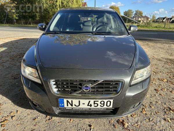 Grey Volvo V50 2008 in Riga, with an engine capacity of 2.00 L and mileage of 284 thousand km for 2590 €, photo 8 on AUTOMOTO.COM.LV