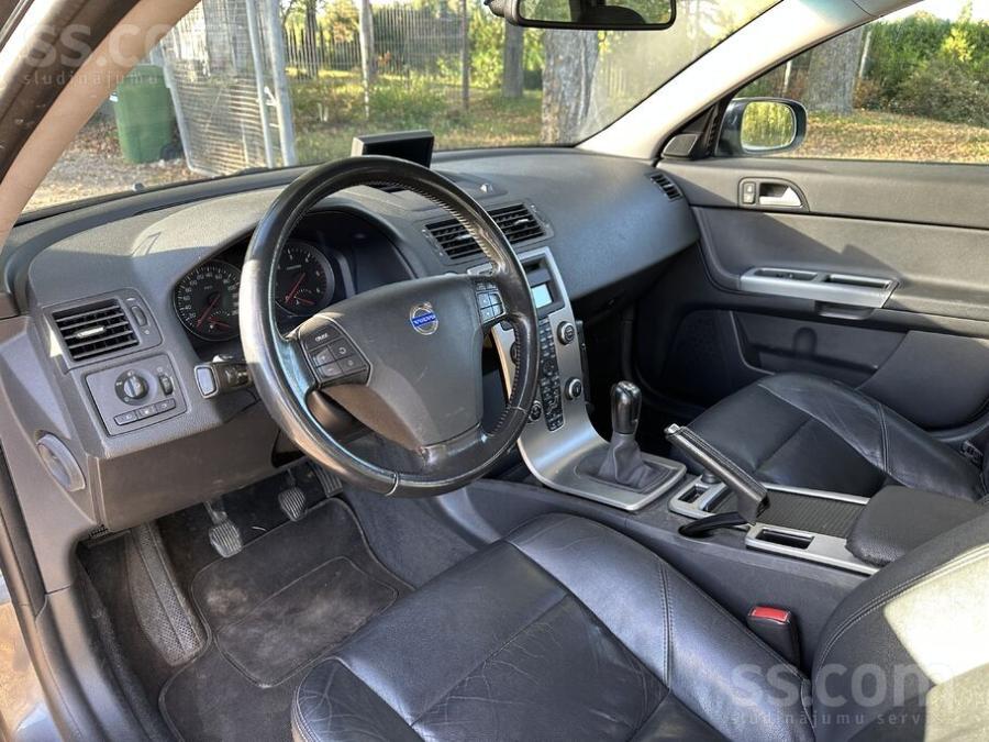 Pelēks Volvo V50 2008 Rīga, ar dzinēja tilpumu 2.00 L un nobraukumu 284 tūkst. km par 2590 €, foto 9 vietnē AUTOMOTO.COM.LV