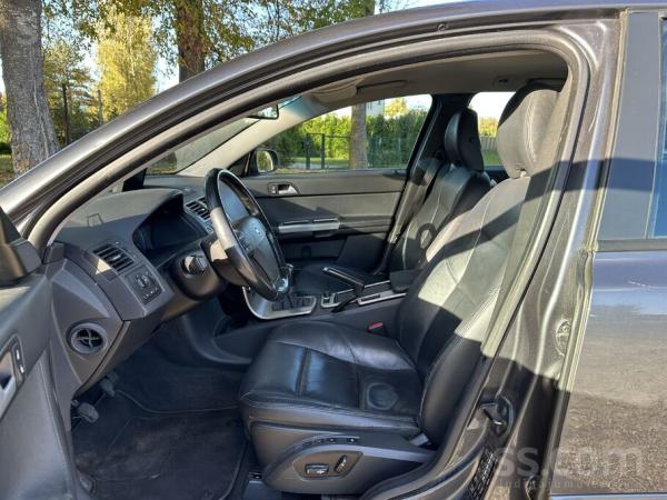 Grey Volvo V50 2008 in Riga, with an engine capacity of 2.00 L and mileage of 284 thousand km for 2590 €, photo 10 on AUTOMOTO.COM.LV