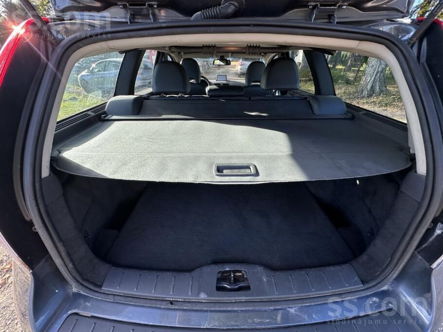 Pelēks Volvo V50 2008 Rīga, ar dzinēja tilpumu 2.00 L un nobraukumu 284 tūkst. km par 2590 €, foto 14 vietnē AUTOMOTO.COM.LV