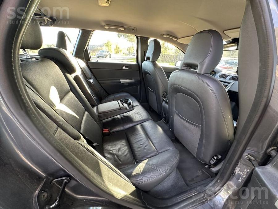 Pelēks Volvo V50 2008 Rīga, ar dzinēja tilpumu 2.00 L un nobraukumu 284 tūkst. km par 2590 €, foto 15 vietnē AUTOMOTO.COM.LV