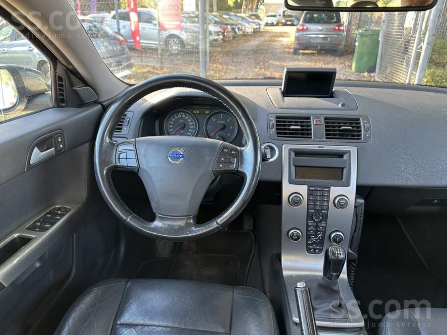 Pelēks Volvo V50 2008 Rīga, ar dzinēja tilpumu 2.00 L un nobraukumu 284 tūkst. km par 2590 €, foto 21 vietnē AUTOMOTO.COM.LV