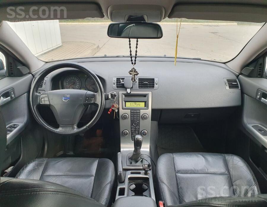 Pelēks Volvo V50 2008 Jelgava, ar dzinēja tilpumu 2.00 L un nobraukumu 352 tūkst. km par 1400 €, foto 9 vietnē AUTOMOTO.COM.LV