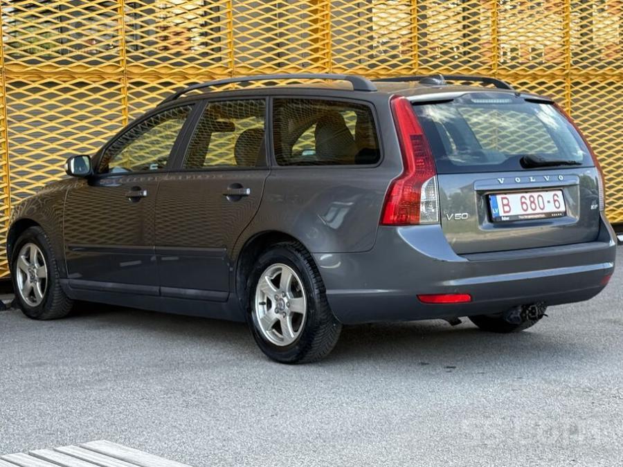 Grey Volvo V50 2009 in Ogre, with an engine capacity of 1.80 L and mileage of 164 thousand km for 4790 €, photo 4 on AUTOMOTO.COM.LV