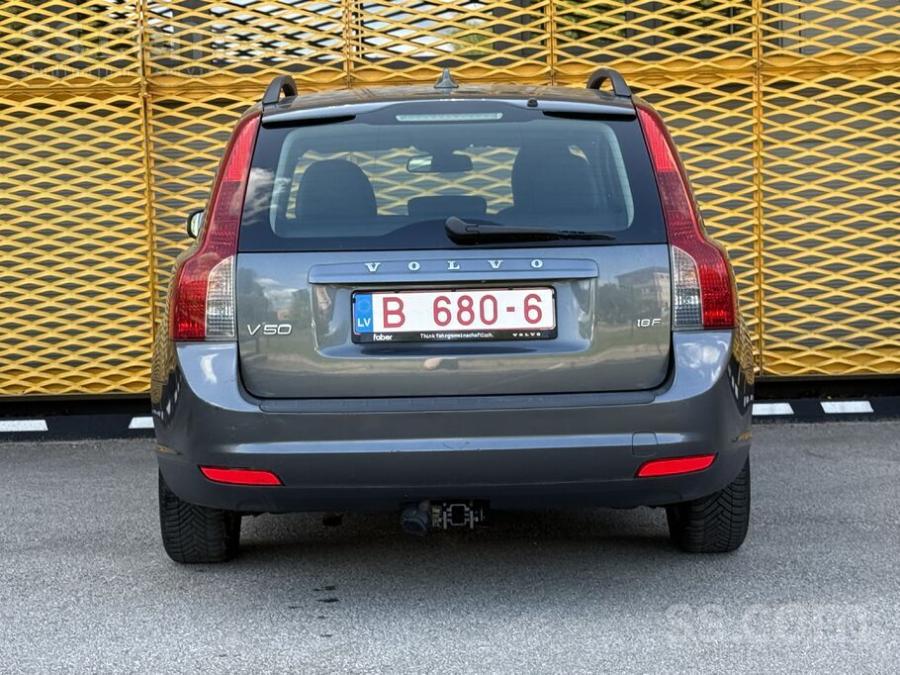 Grey Volvo V50 2009 in Ogre, with an engine capacity of 1.80 L and mileage of 164 thousand km for 4790 €, photo 5 on AUTOMOTO.COM.LV