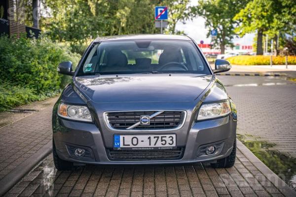 Grey Volvo V50 2009 in Riga, with an engine capacity of 1.60 L and mileage of 0 thousand km for 1990 €, photo 2 on AUTOMOTO.COM.LV