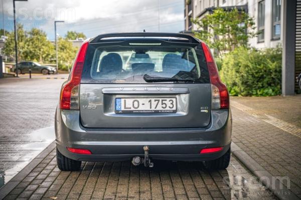 Grey Volvo V50 2009 in Riga, with an engine capacity of 1.60 L and mileage of 0 thousand km for 1990 €, photo 5 on AUTOMOTO.COM.LV