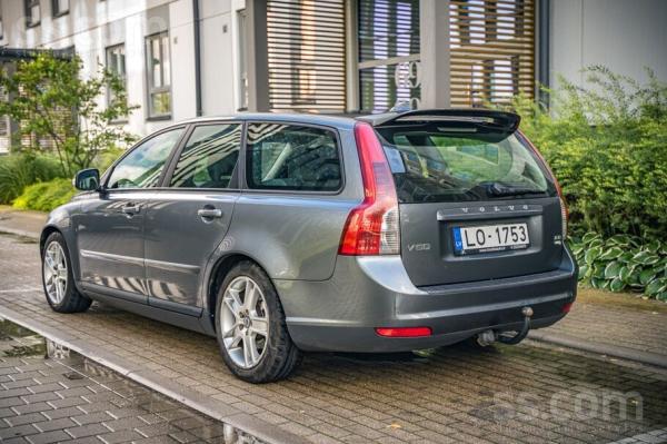 Grey Volvo V50 2009 in Riga, with an engine capacity of 1.60 L and mileage of 0 thousand km for 1990 €, photo 6 on AUTOMOTO.COM.LV