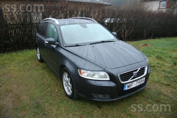 Grey Volvo V50 2009 in Riga, with an engine capacity of 2.00 L and mileage of 396 thousand km for 2550 €, photo 2 on AUTOMOTO.COM.LV