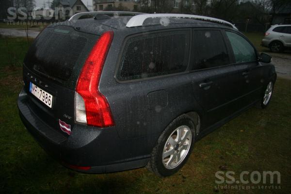 Grey Volvo V50 2009 in Riga, with an engine capacity of 2.00 L and mileage of 396 thousand km for 2550 €, photo 3 on AUTOMOTO.COM.LV