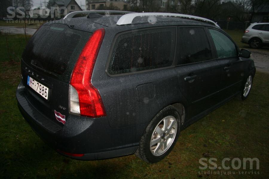 Grey Volvo V50 2009 in Riga, with an engine capacity of 2.00 L and mileage of 396 thousand km for 2550 €, photo 3 on AUTOMOTO.COM.LV