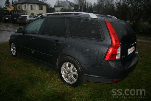 Grey Volvo V50 2009 in Riga, with an engine capacity of 2.00 L and mileage of 396 thousand km for 2550 €, photo 4 on AUTOMOTO.COM.LV