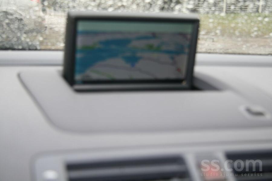 Grey Volvo V50 2009 in Riga, with an engine capacity of 2.00 L and mileage of 396 thousand km for 2550 €, photo 8 on AUTOMOTO.COM.LV