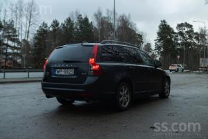 Pelēks Volvo V50 2009 Rīga, ar dzinēja tilpumu 2.40 L un nobraukumu 330 tūkst. km par 2650 €, foto 5 vietnē AUTOMOTO.COM.LV