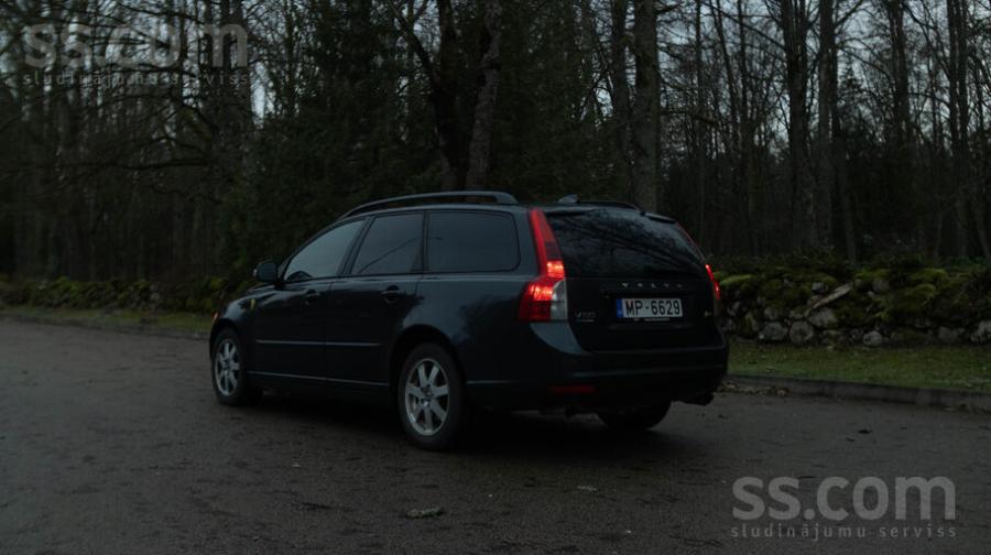 Pelēks Volvo V50 2009 Rīga, ar dzinēja tilpumu 2.40 L un nobraukumu 330 tūkst. km par 2650 €, foto 6 vietnē AUTOMOTO.COM.LV