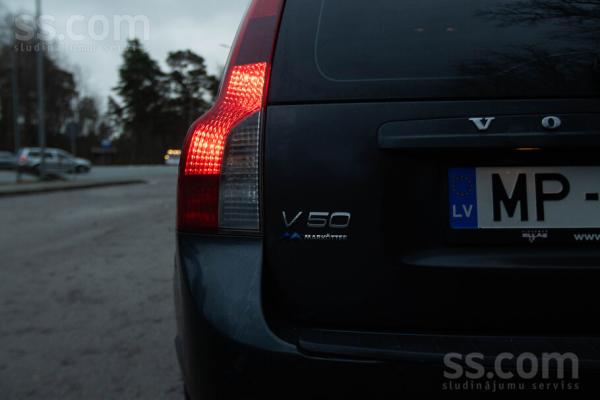 Pelēks Volvo V50 2009 Rīga, ar dzinēja tilpumu 2.40 L un nobraukumu 330 tūkst. km par 2650 €, foto 7 vietnē AUTOMOTO.COM.LV