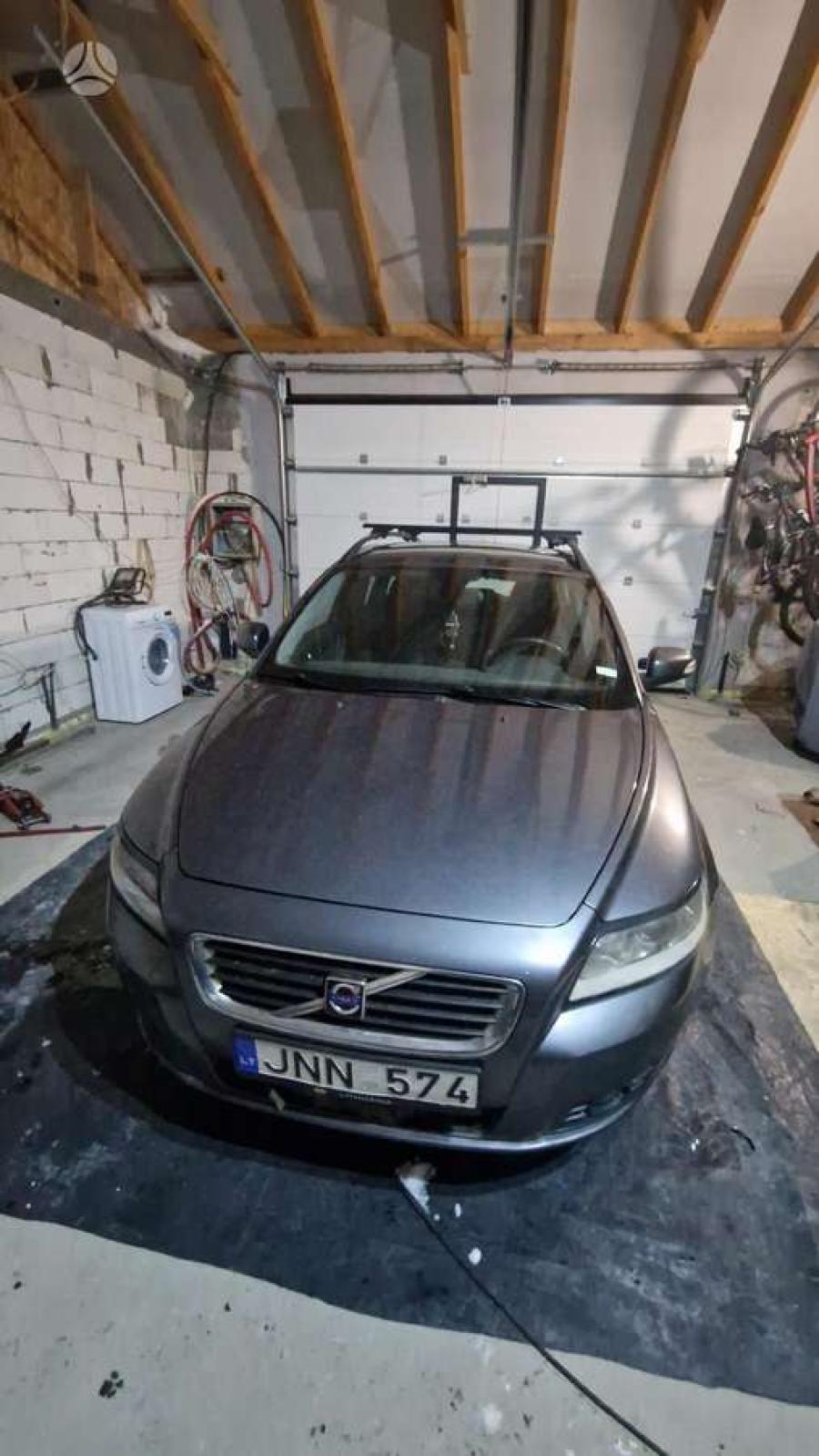 Grey Volvo V50 2009 in Vilnius, with an engine capacity of 1.56 L and mileage of 306 thousand km for 600 €, photo 1 on AUTOMOTO.COM.LV