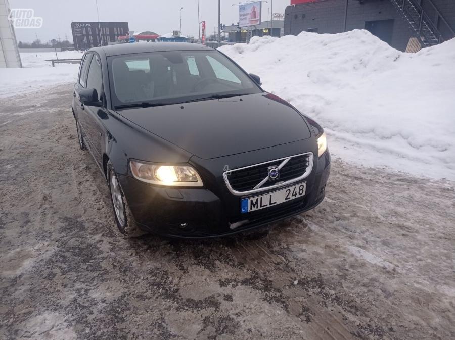 Pelēks Volvo V50 2009 Kauņa, ar dzinēja tilpumu 1.60 L un nobraukumu 310 tūkst. km par 2800 €, foto 1 vietnē AUTOMOTO.COM.LV
