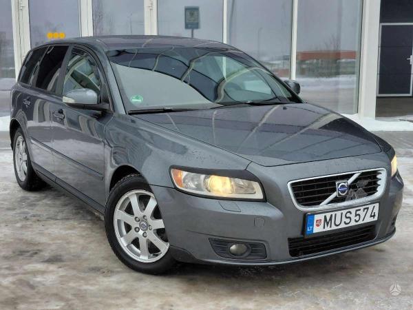 Grey Volvo V50 2009 in Vilnius, with an engine capacity of 2.00 L and mileage of 326 thousand km for 3200 €, photo 1 on AUTOMOTO.COM.LV