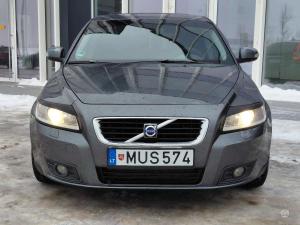 Pelēks Volvo V50 2009 Viļņa, ar dzinēja tilpumu 2.00 L un nobraukumu 326 tūkst. km par 3200 €, foto 2 vietnē AUTOMOTO.COM.LV