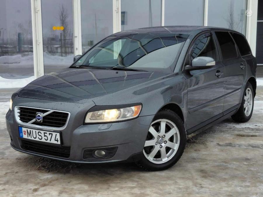 Pelēks Volvo V50 2009 Viļņa, ar dzinēja tilpumu 2.00 L un nobraukumu 326 tūkst. km par 3200 €, foto 3 vietnē AUTOMOTO.COM.LV
